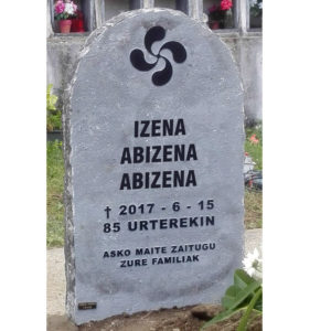 Diseña tu lápida personalizada